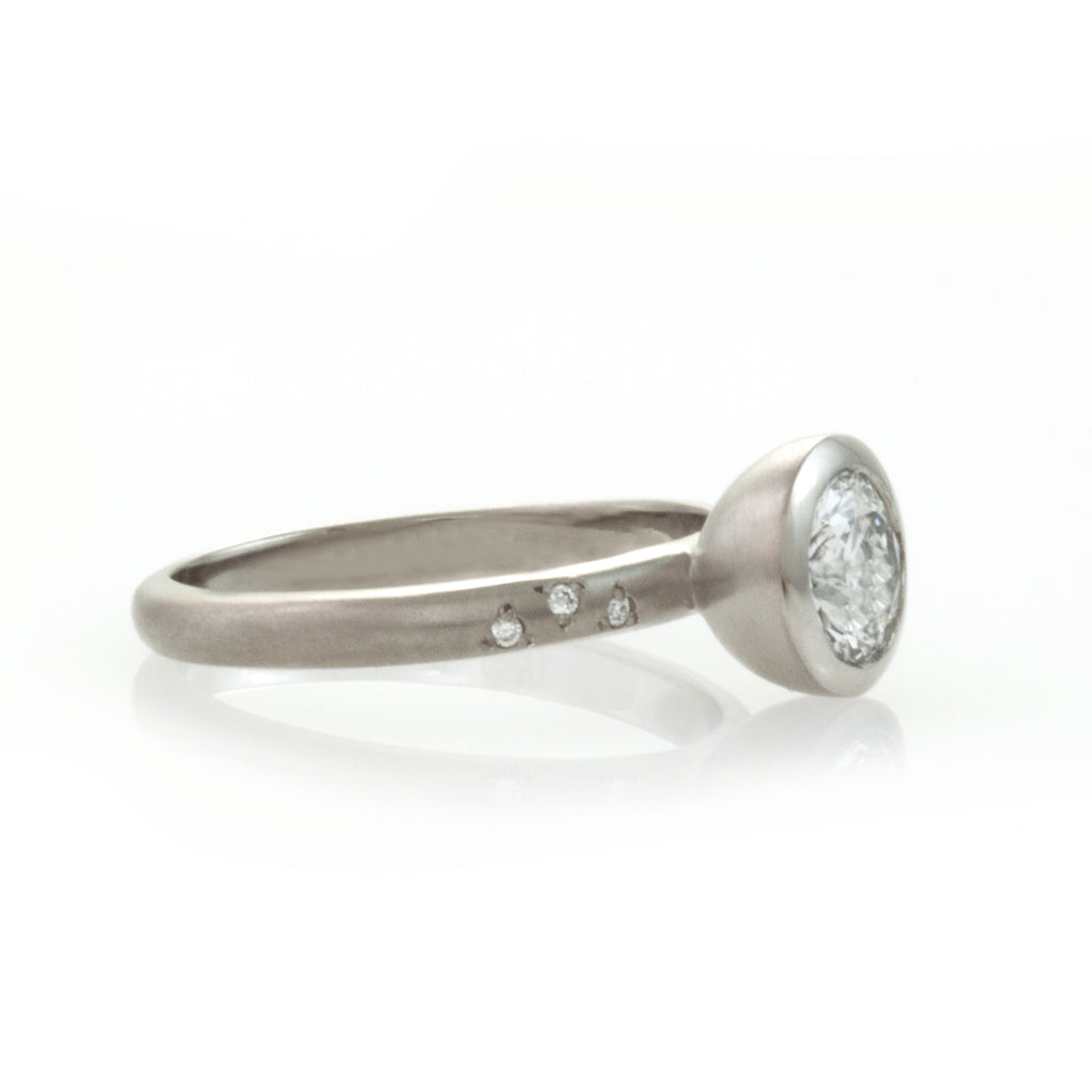 Diamond Grain Set Detail Ring – Amy Renshaw - Gold and Silversmith