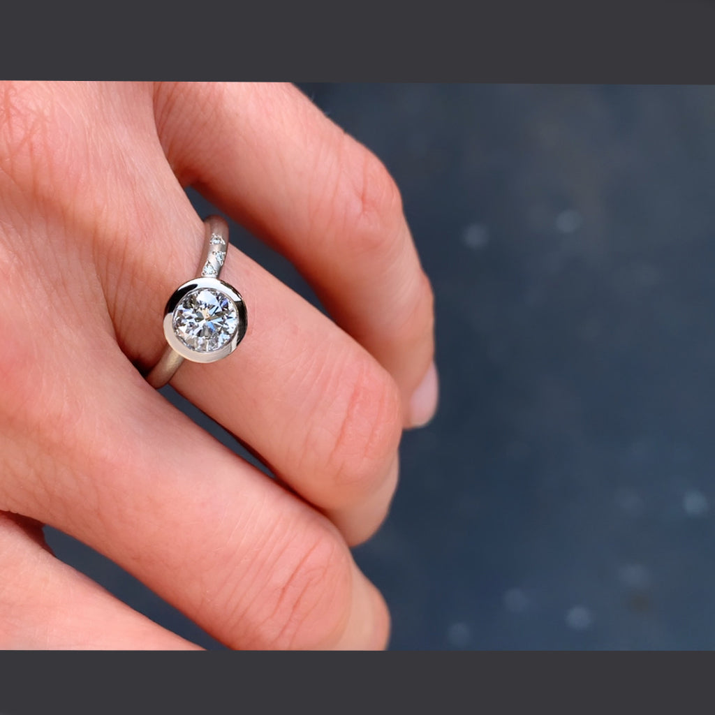 Diamond Grain Set Detail Ring – Amy Renshaw - Gold and Silversmith